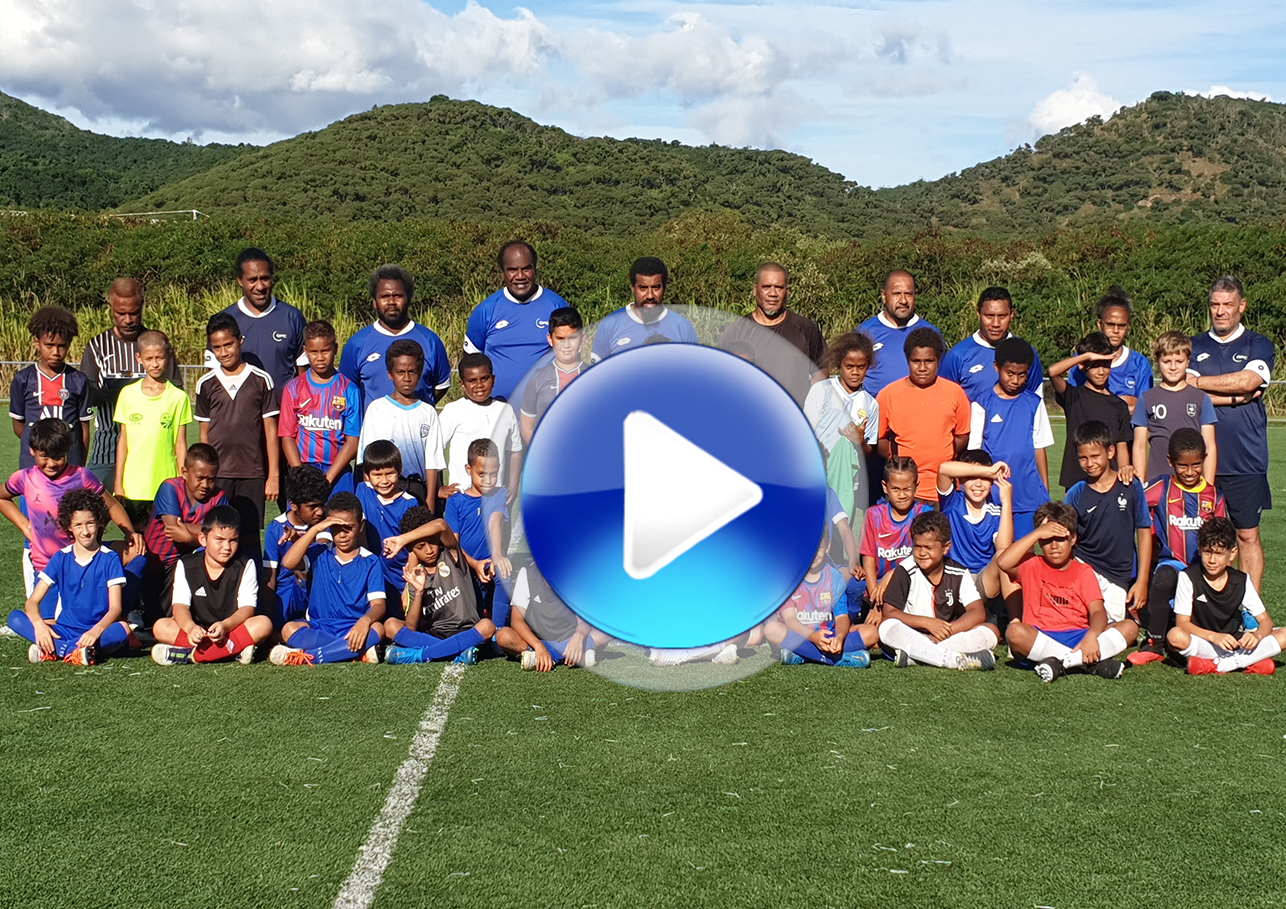 CALEDOFOOT n°6 | Formation BMF - ITW Bertrand KAI - Portrait Lues WAYA ...